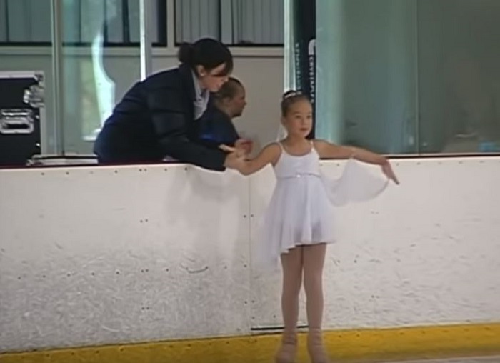 7-year-old stuns with angelic ice skating performance to “You Raise Me Up”