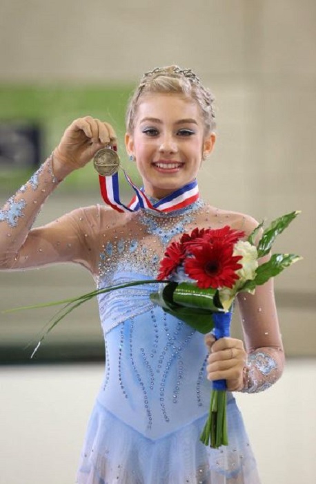 7-year-old stuns with angelic ice skating performance to “You Raise Me Up”