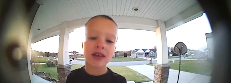 Boy contacts dad on doorbell cam for funny "emergency"