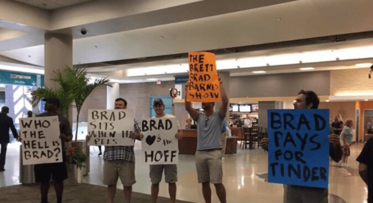 60 hilarious airport signs that make people look again