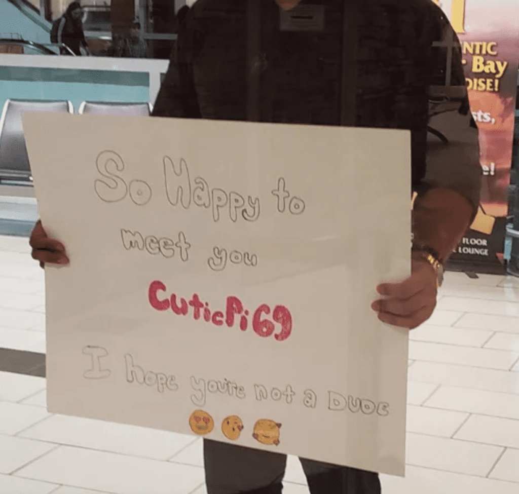 60 hilarious airport signs that make people look again
