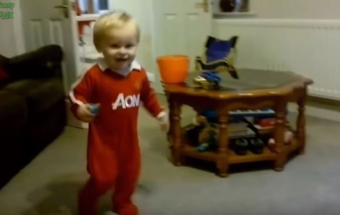 75 Funny babies trying to exercise for a healthy body