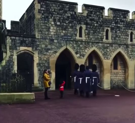 Queen’s guards break formation to create unforgettable memory for ...