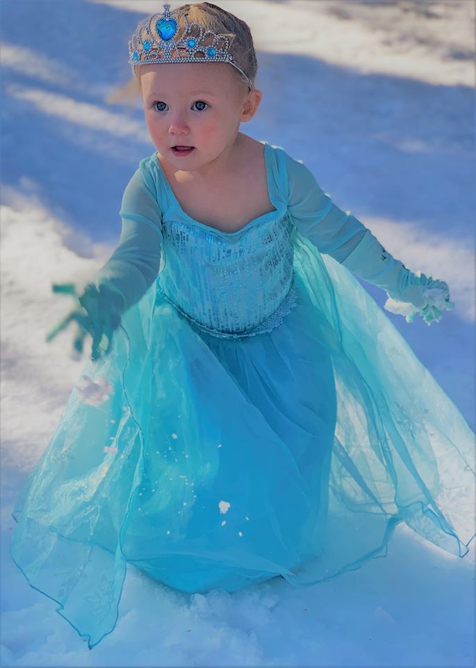 Little girl dressed as Elsa “finally got some snow to do her scene”