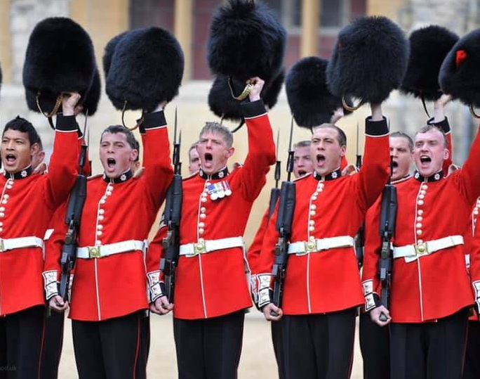 Queen’s guards break formation to create unforgettable memory for ...