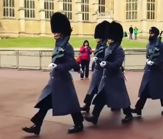 Queen’s guards break formation to create unforgettable memory for ...