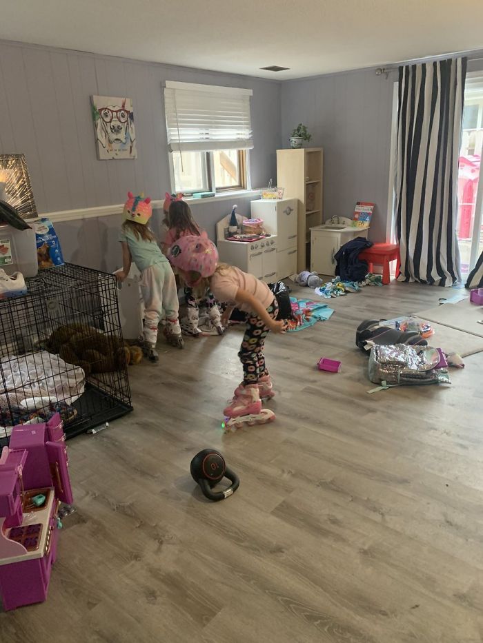 30 Hilarious photos of parents currently trapped at home with kids