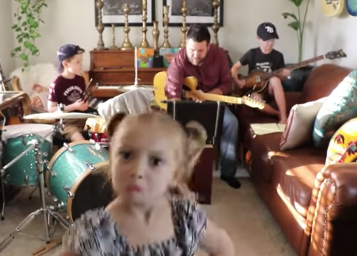 Little girl steals spotlight with epic dance moves during family band’s ...