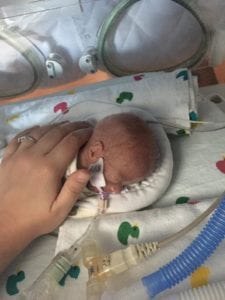 Twin brothers set up lemonade stand to support premature twin neighbors ...