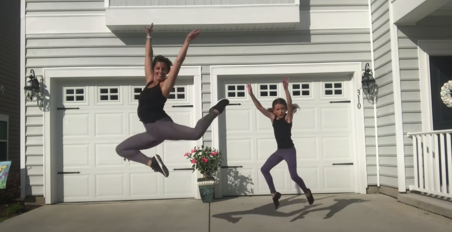 Mother and daughter look like pure sunshine with fun 'Footloose' dance