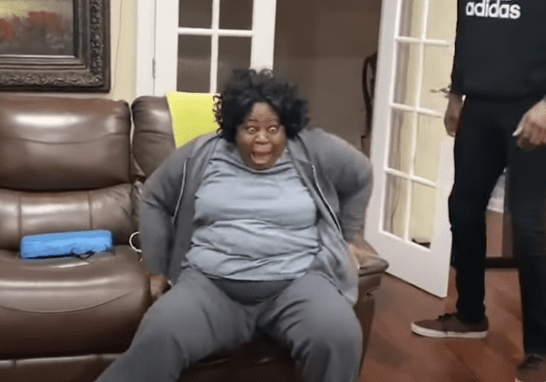 Mom Has Total Freak Out When Son She Hasnt Seen In Over A Year Taps