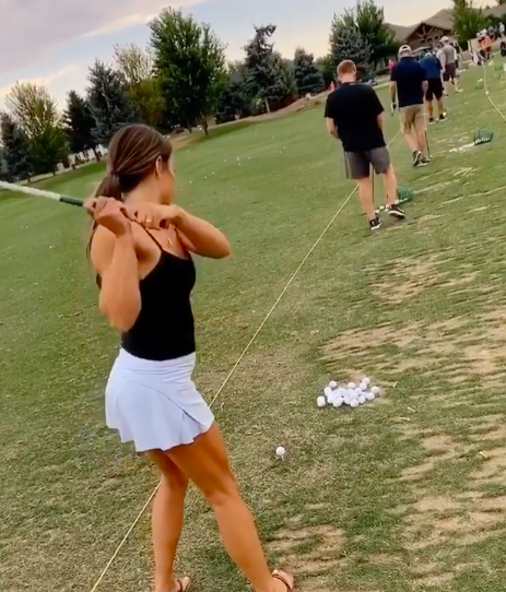 Baby has nonstop laugh at mom’s golfing fail