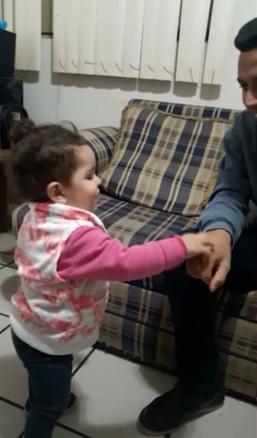 Deaf father beams with joy when toddler tries to talk like him with ...