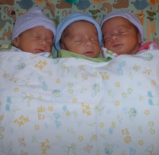 Creative Dad Wins Hearts Of Feeding Triplets Routine