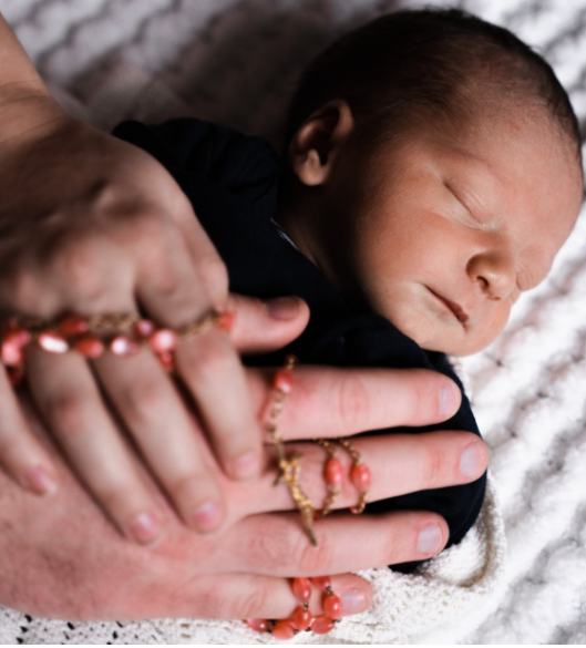 Creative Dad Wins Hearts Of Feeding Triplets Routine