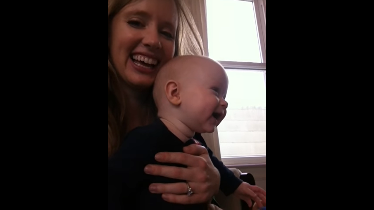 Baby has sweetest reaction when daddy comes home from work