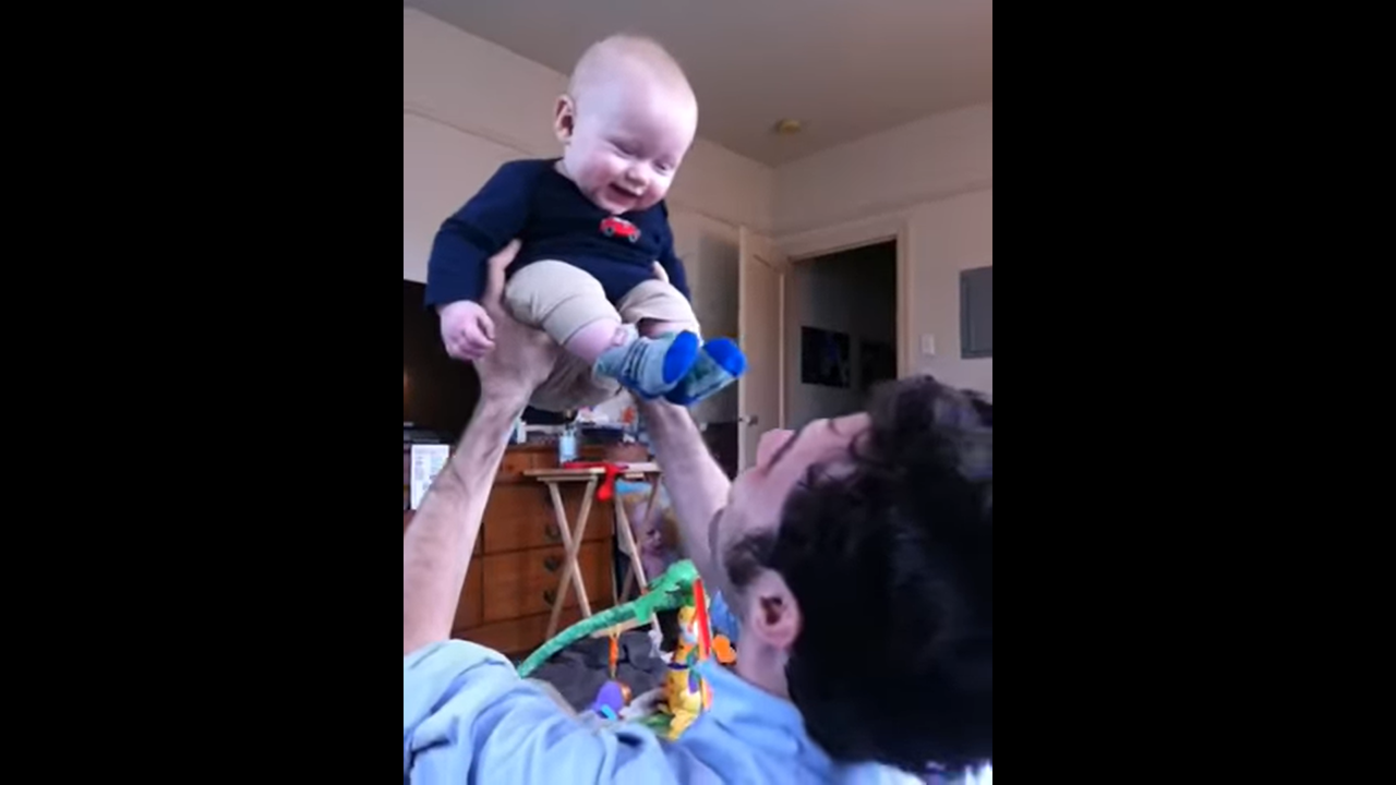 Baby has sweetest reaction when daddy comes home from work