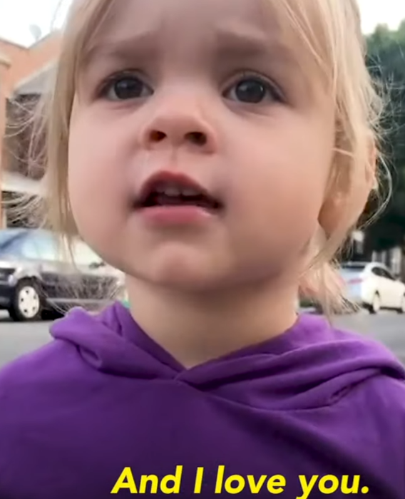 Little girl’s ‘bye bye’ to mom melts hearts across the internet