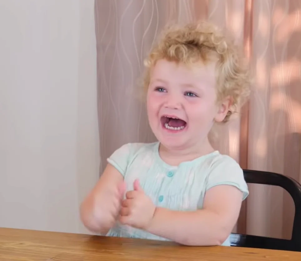 Toddler gives her hilarious take on dad’s voice lessons