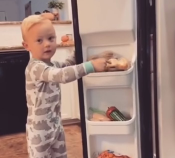 3-year-old's precious reaction to mom "eating all his candy" is melting ...