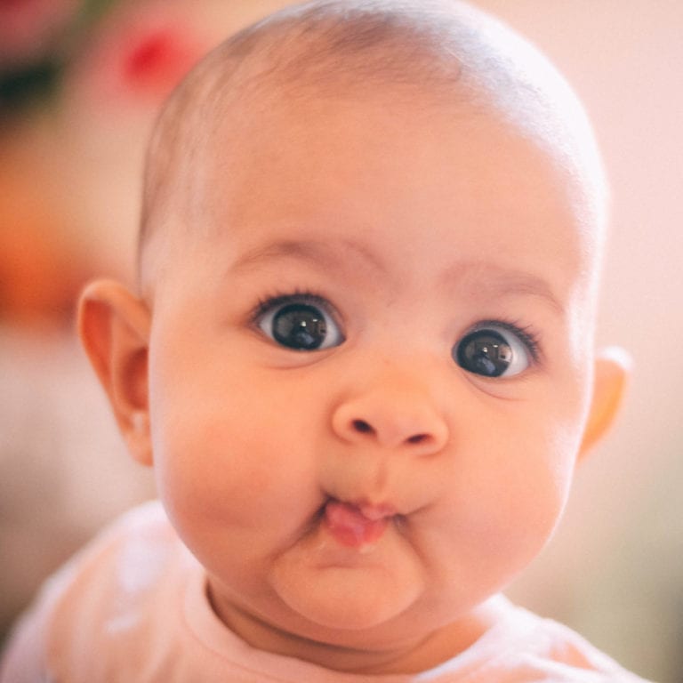 Adorable baby shows off her “mad face” mom can’t contain laughter