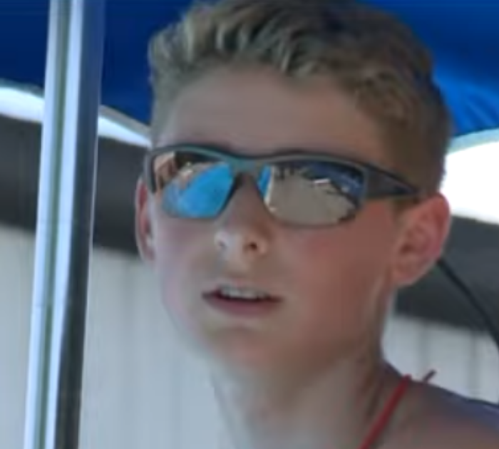 Heroic teen lifeguard breaks down in tears after saving the life of a ...