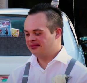 Girl Asks Rejected Classmate To Homecoming And Her Kindness Comes Full ...