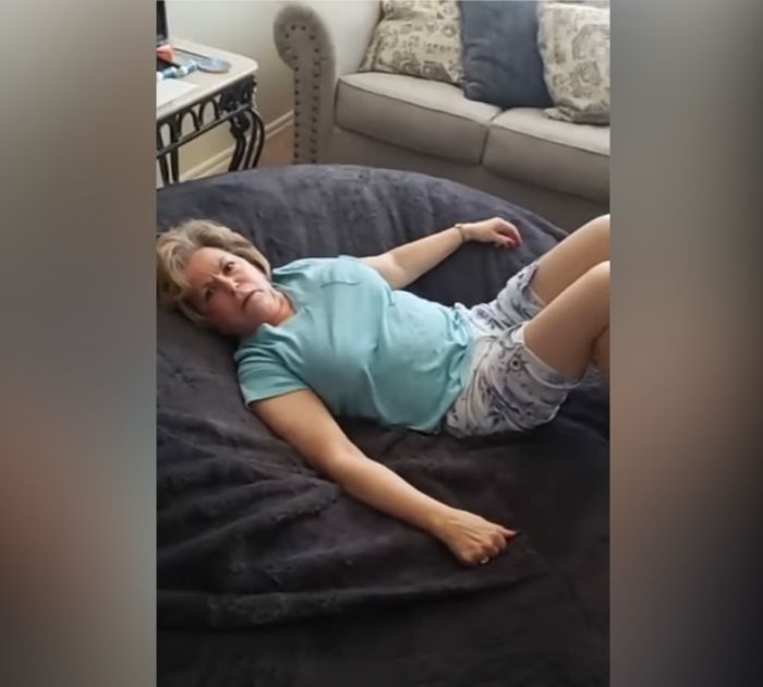 Woman Breaks Into A Fit Of Laughter Watching Mom’s Funny Exercise Routine