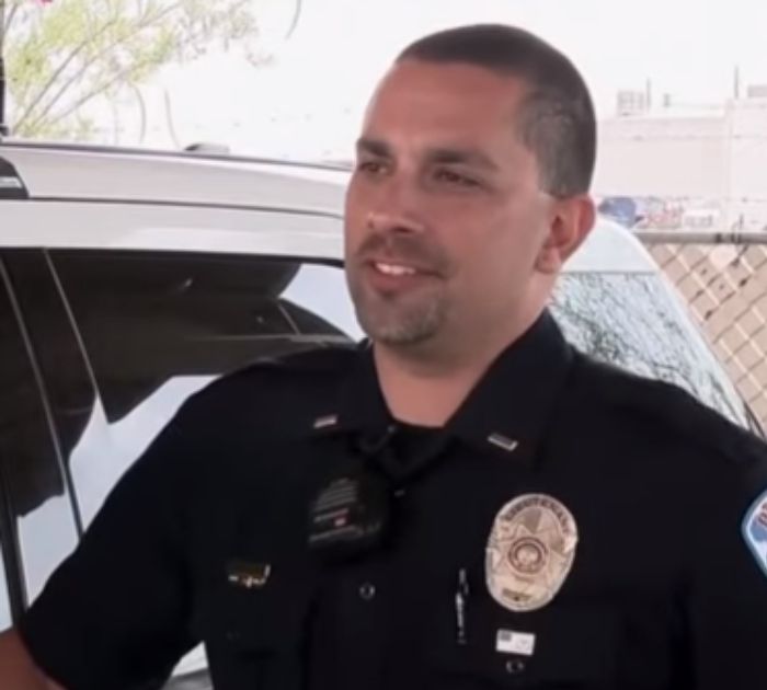 Cop comforts toddler during welfare check and 2 years later becomes her ...