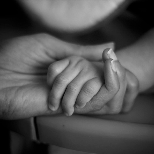 Man decides to hold strangers baby in the waiting room and makes ...