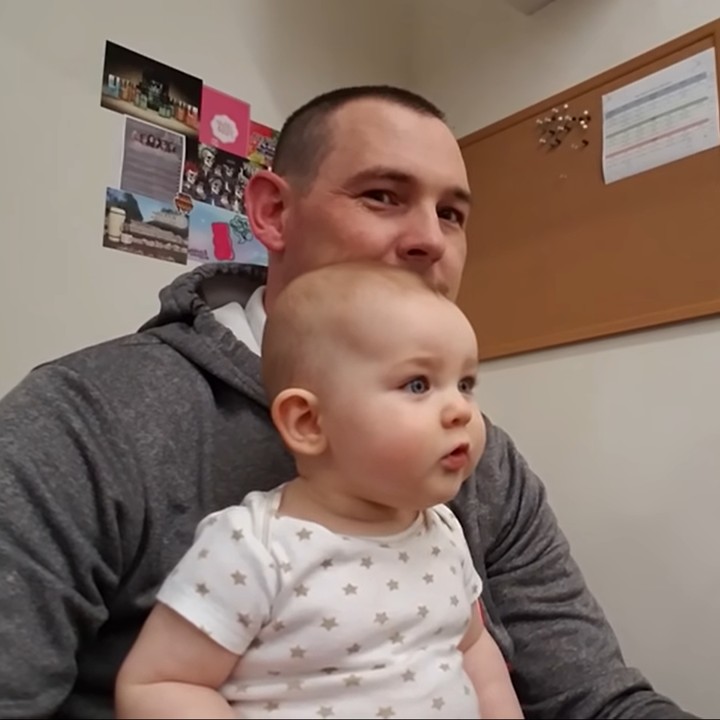 Dad plays Elmo video for baby daughter and captures her emotions change ...