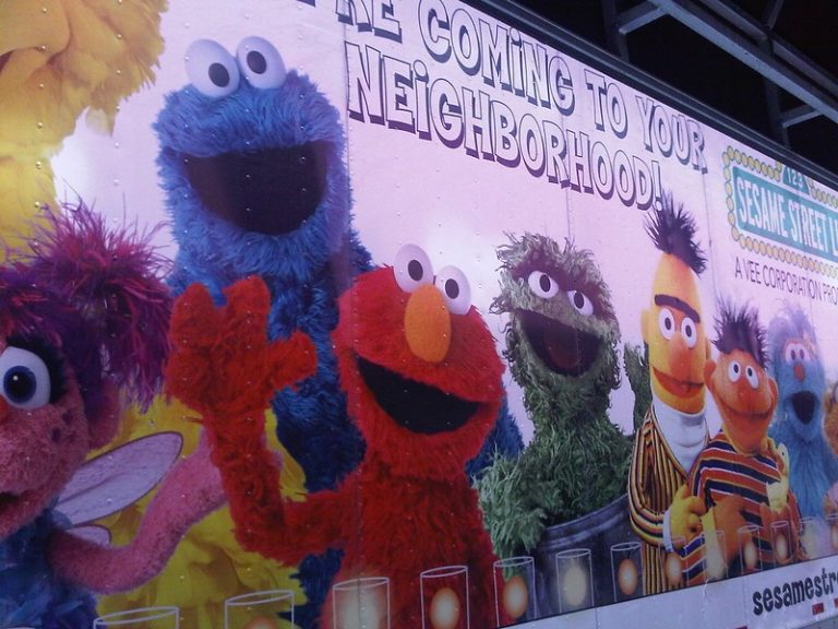 Dad plays Elmo video for baby daughter and captures her emotions change ...