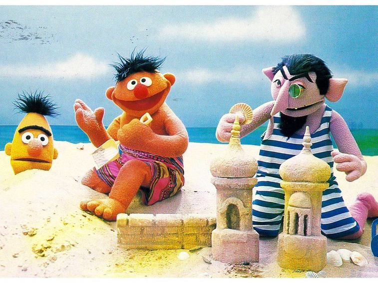 Dad plays Elmo video for baby daughter and captures her emotions change ...