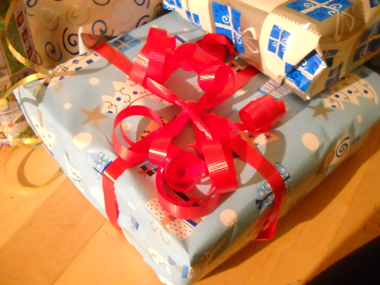 Low income student with “nothing to give” hands teacher gift she’ll ...