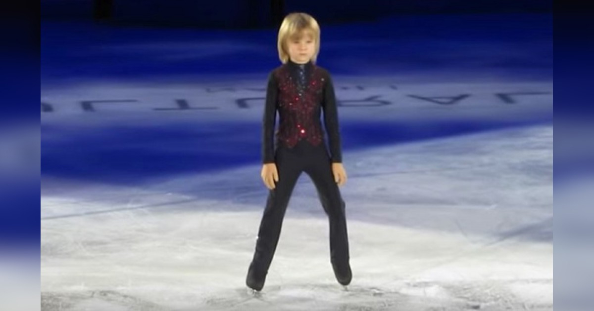 Little Boy Wows Crowd With Ice Skating Dance