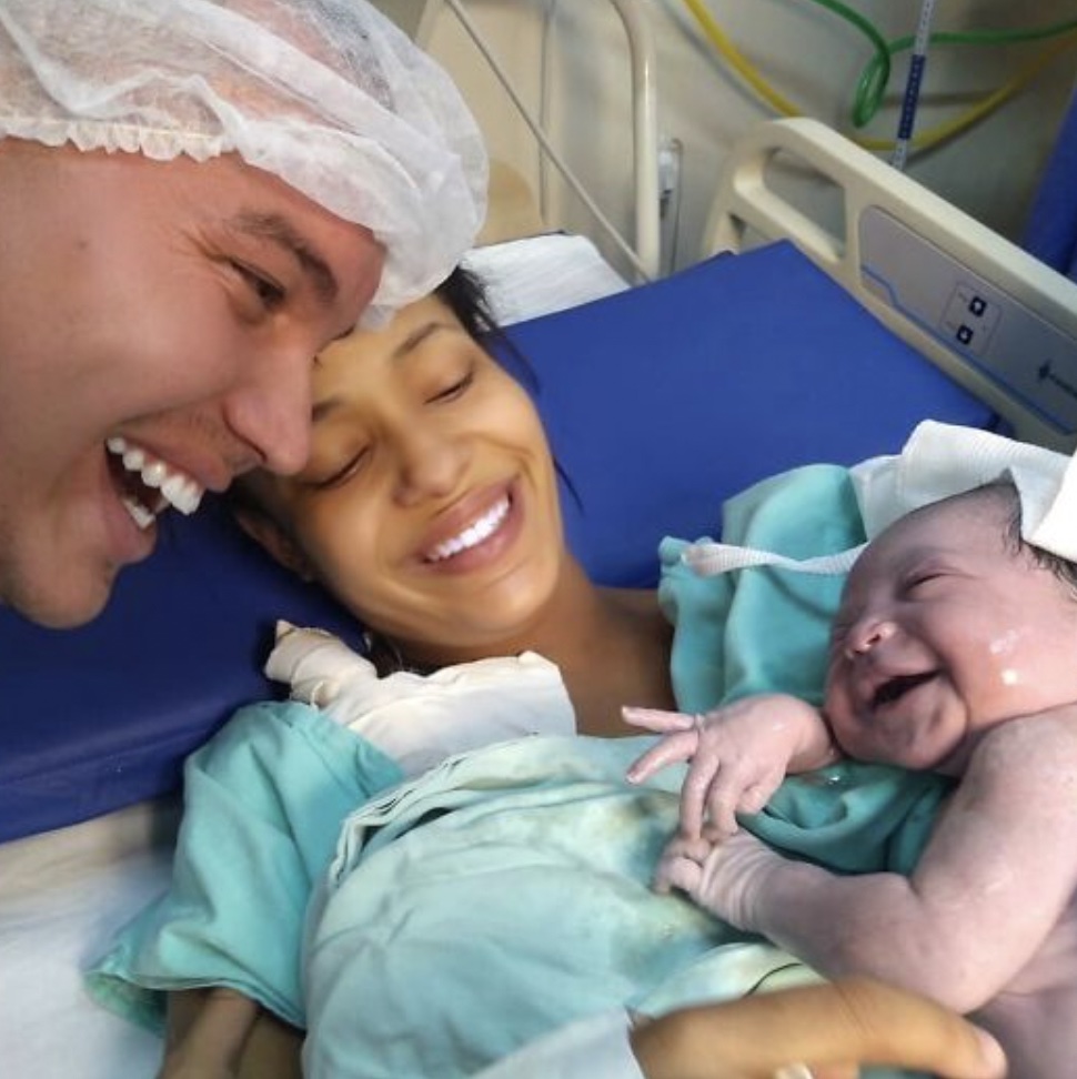 Newborn has the sweetest reaction to dad after hearing his voice for ...