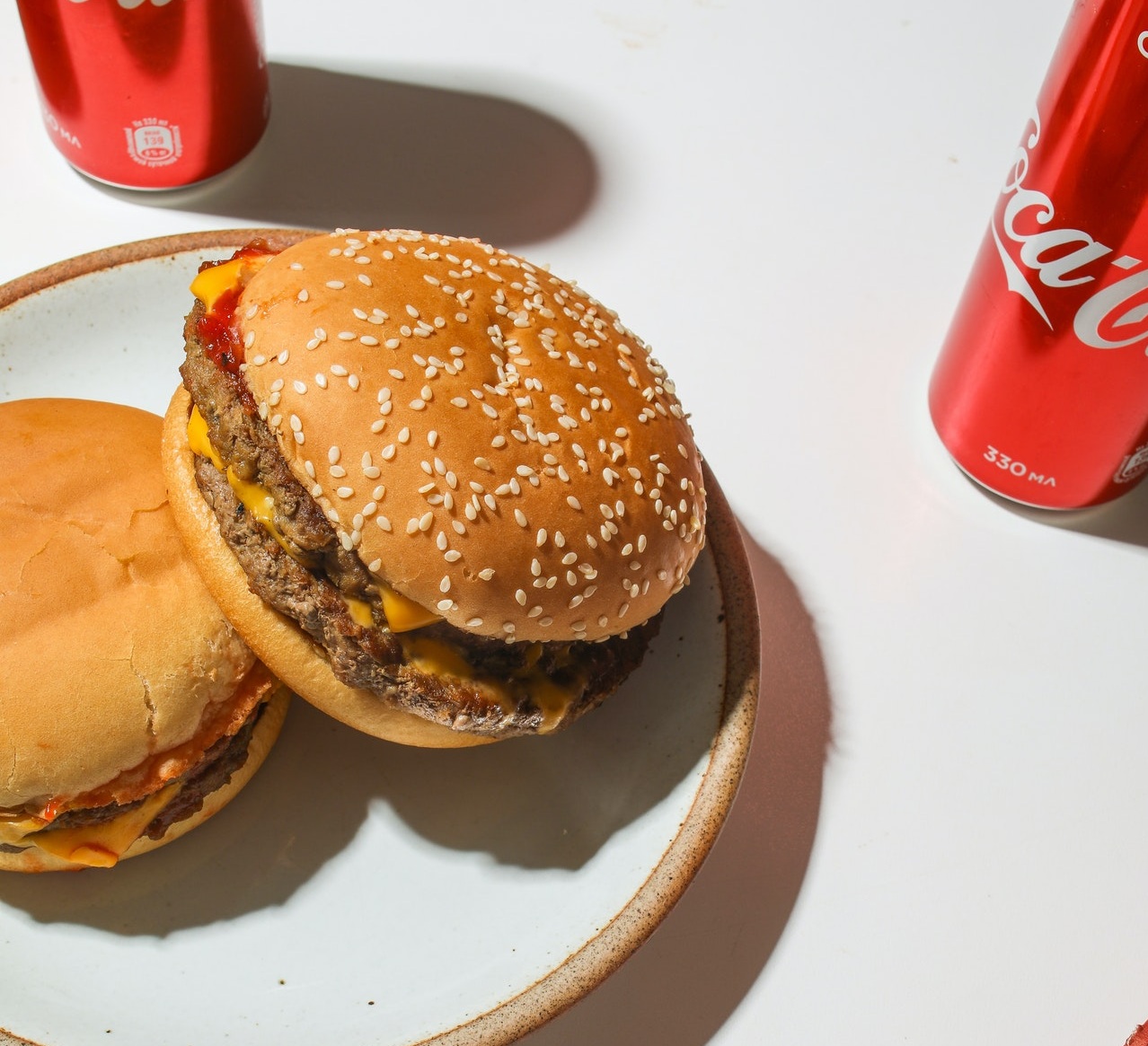 Mom thinks 2-yr-old son taking pictures on her phone until delivery guy ...