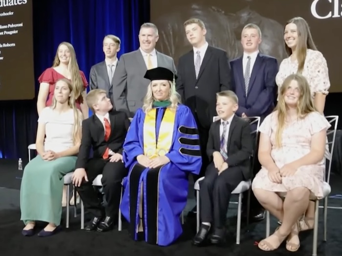 Mom of 9 graduates from medical school 20 years after she started