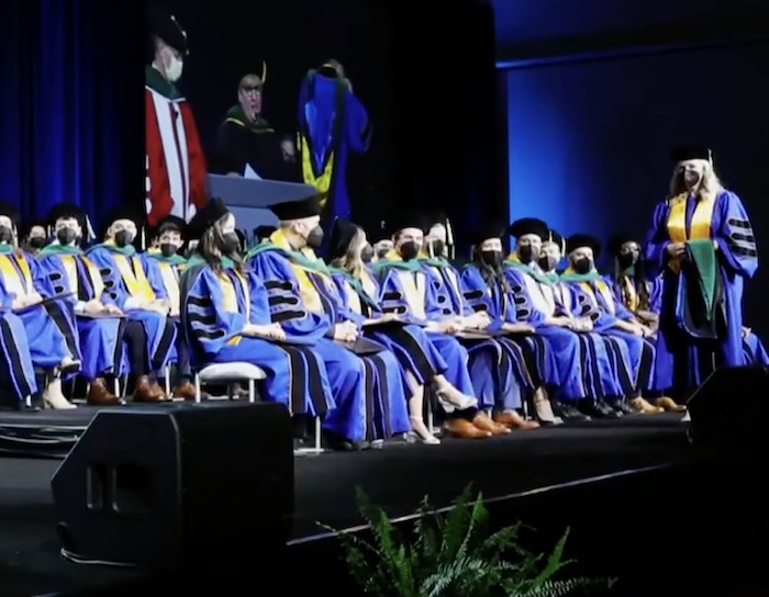 Mom of 9 graduates from medical school 20 years after she started