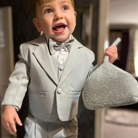 Proud 16-year-old mom melts hearts bringing her toddler as her prom date