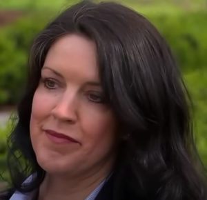 Woman chats with pregnant lady on flight unaware she’d become the baby ...