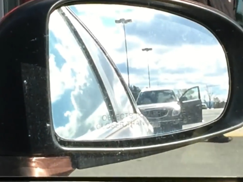 Son sees mom getting into wrong car and instead of stopping her he ...