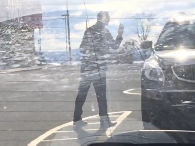 Son sees mom getting into wrong car and instead of stopping her he ...