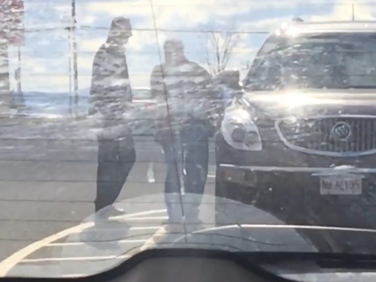 Son sees mom getting into wrong car and instead of stopping her he ...