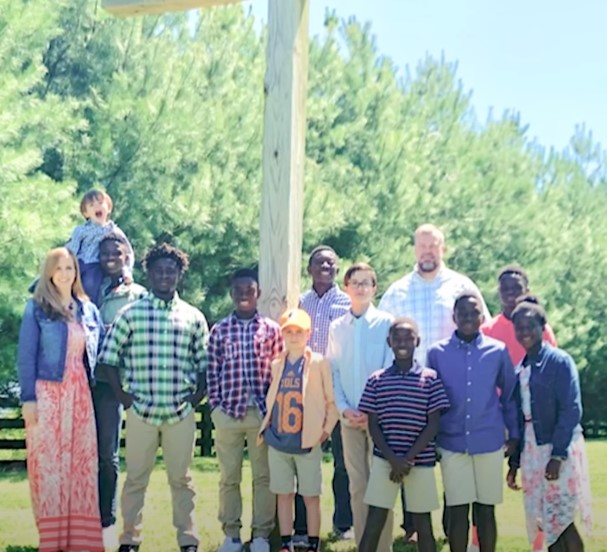 Family of 4 grows into a giant family of 12 after they adopt 8 siblings ...