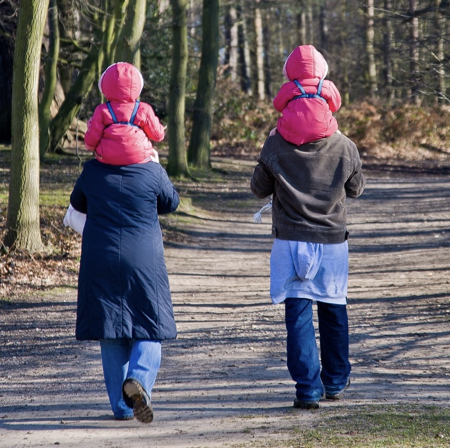 Nurses discover heartwarming similarity between themselves and the twin ...