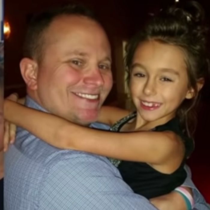 Stepdad uses family photo shoot to surprise stepdaughter with "adoption ...