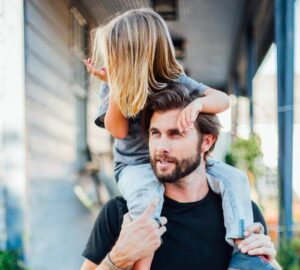 Dad melts hearts singing to adorable dancing baby girl