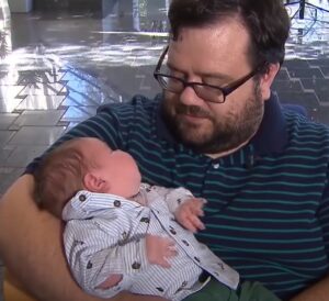 Mom breaks hospital record delivering baby twice the size of average ...