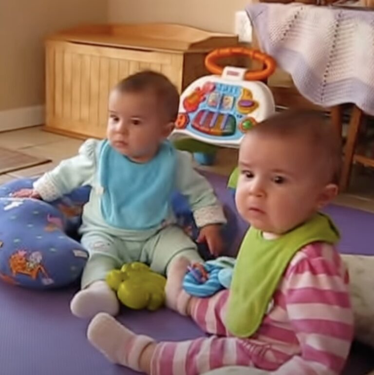 7-month-old twins have sweetest reaction when they realize daddy’s home
